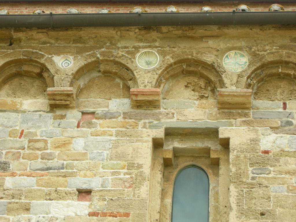 Ceramica e colore: i bacini delle chiese di Pisa | La Piccola Gerbera